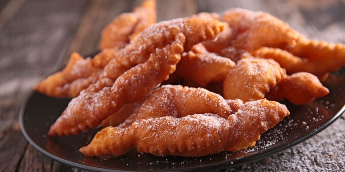 Mardi Gras, c'est le moment de faire des délicieuses Bugnes Lyonnaises ...